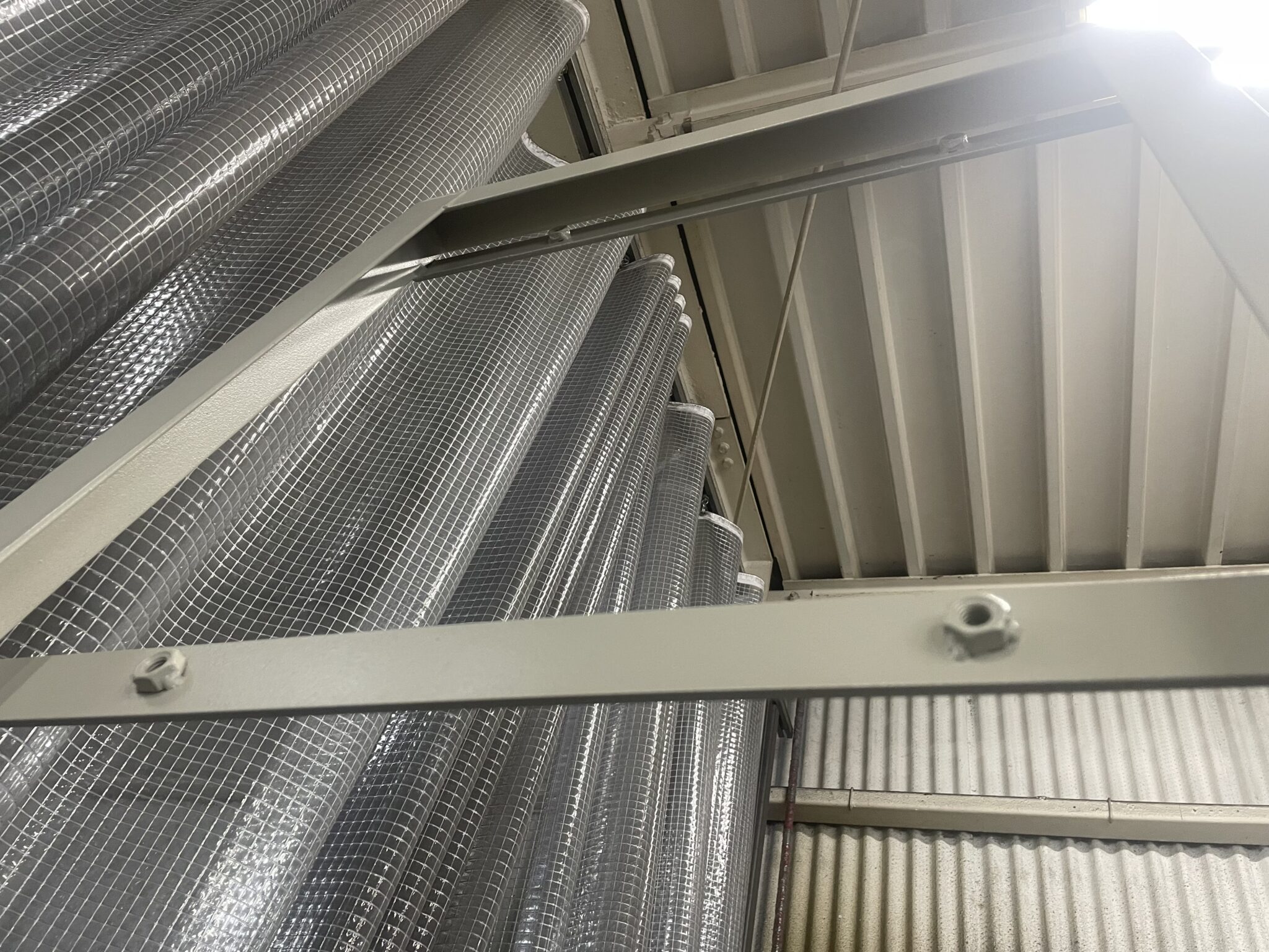 アングル架台（5Y7/1 吹付塗装) - エモン商会｜製缶・板金・加工品等、配管支持金物・金属加工のことなら